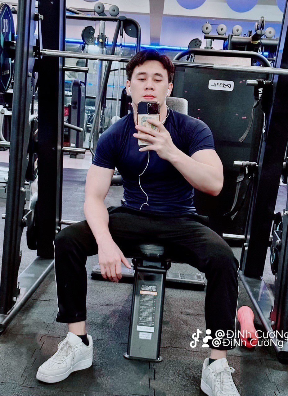 Ae – 173cm / 63kg – Men”s Massage, Bangkok, Thailand.