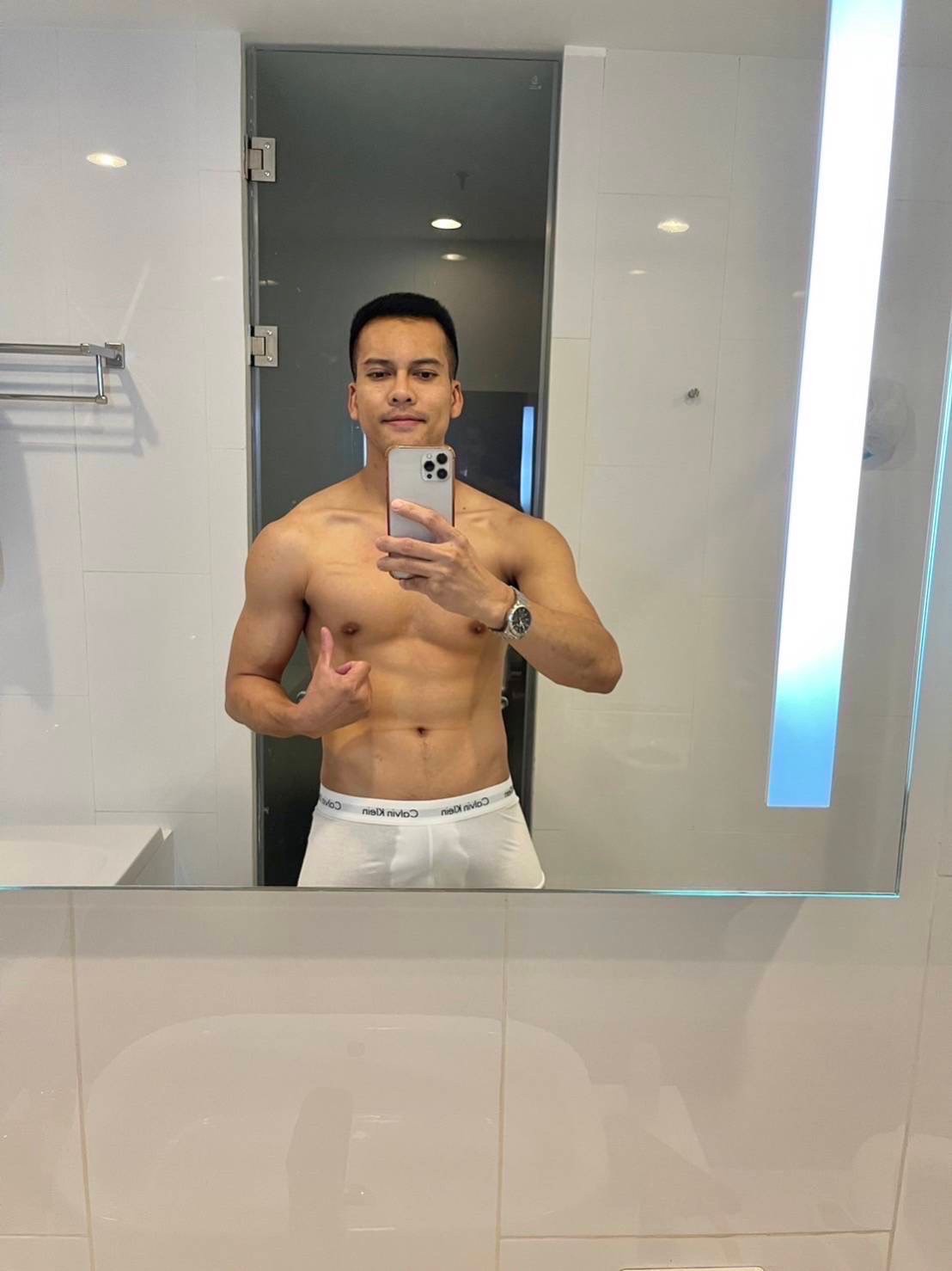 Ton – 180cm / 70kg – Men”s Massage, Bangkok, Thailand.